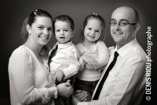portrait de famille en studio / Denis Riou photographe à Bruz - Rennes